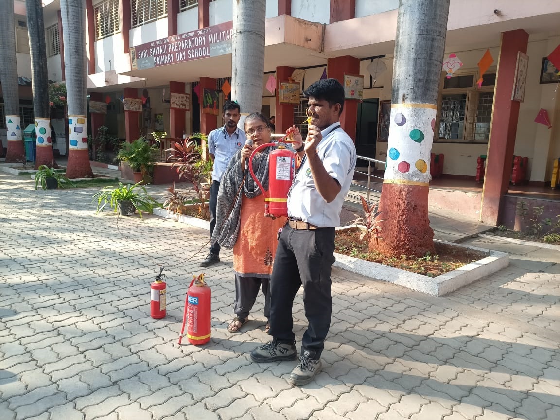 Fire Extinguisher Demonstration - AISSMS Shri Shivaji Preparatory ...